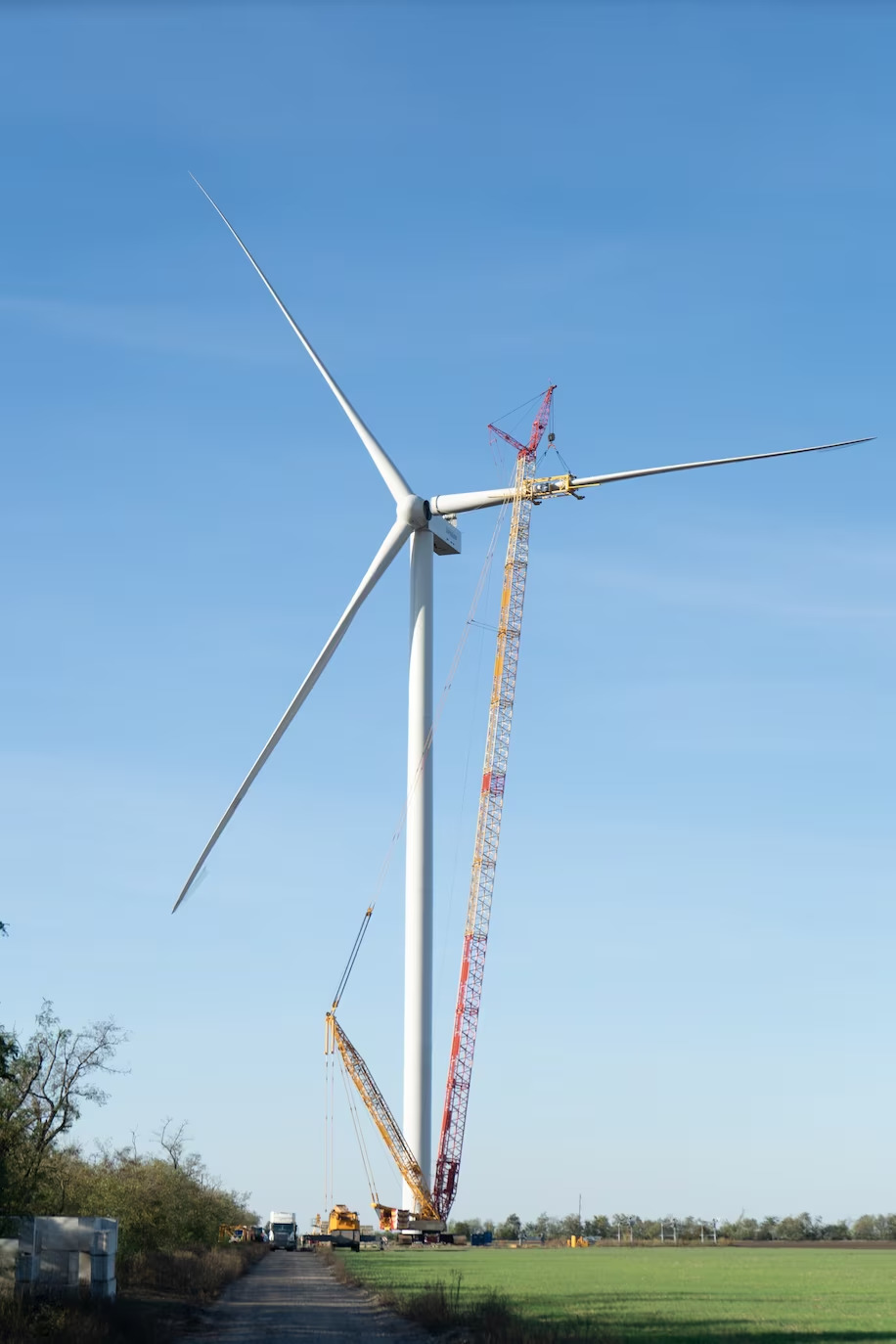 In the middle of war, Ukraine is building a wind farm - CSENS